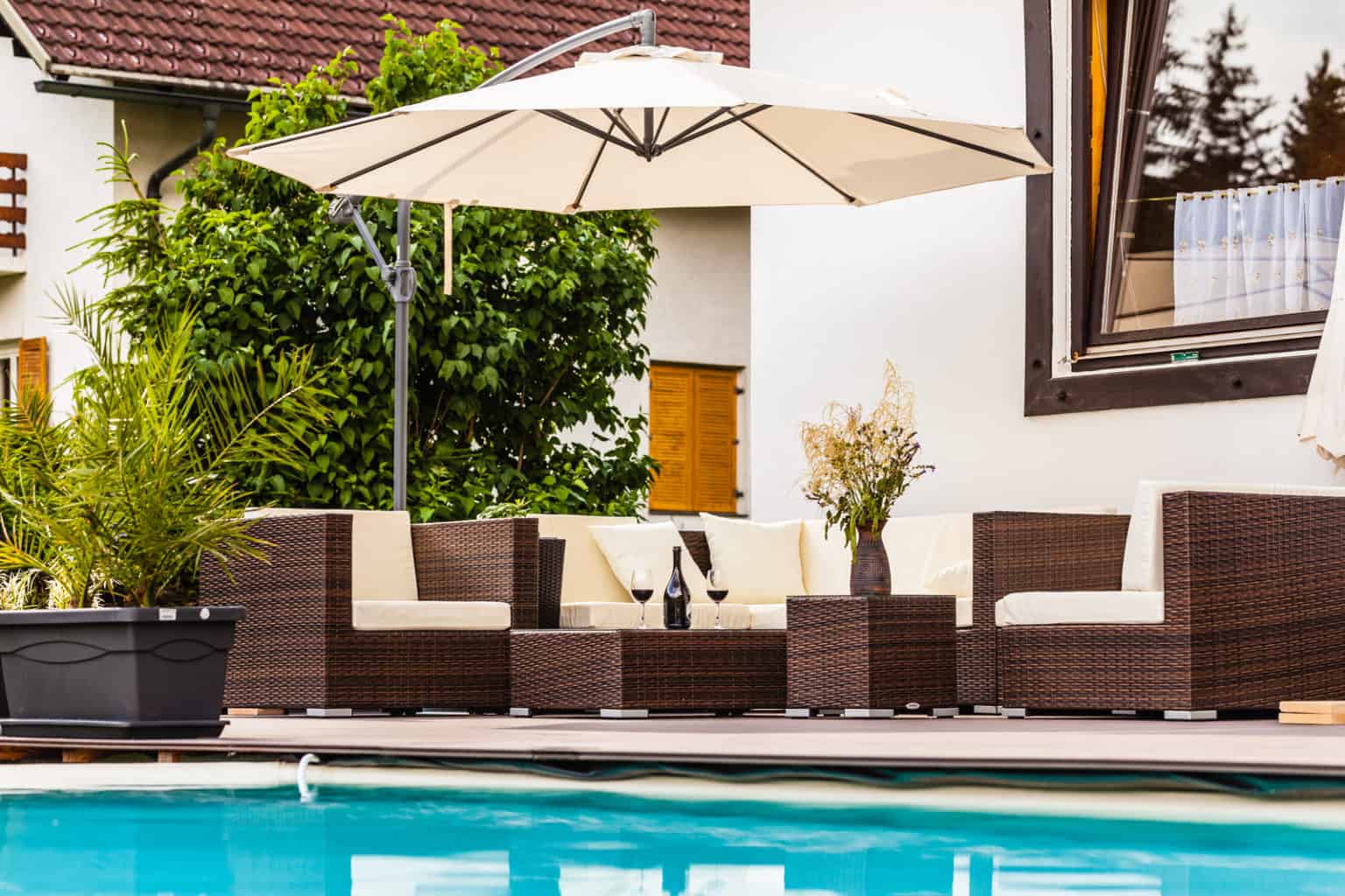 9 Types of Patio Umbrellas - Peak Yard